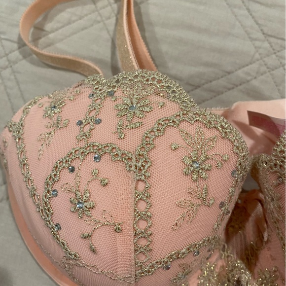 Victoria's Secret | Intimates & Sleepwear | Nwt Vs 34d Bra | Poshmark